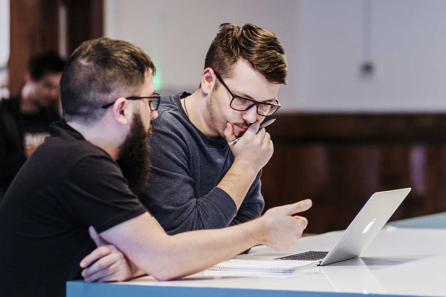 Internal vs external team for mobile product development